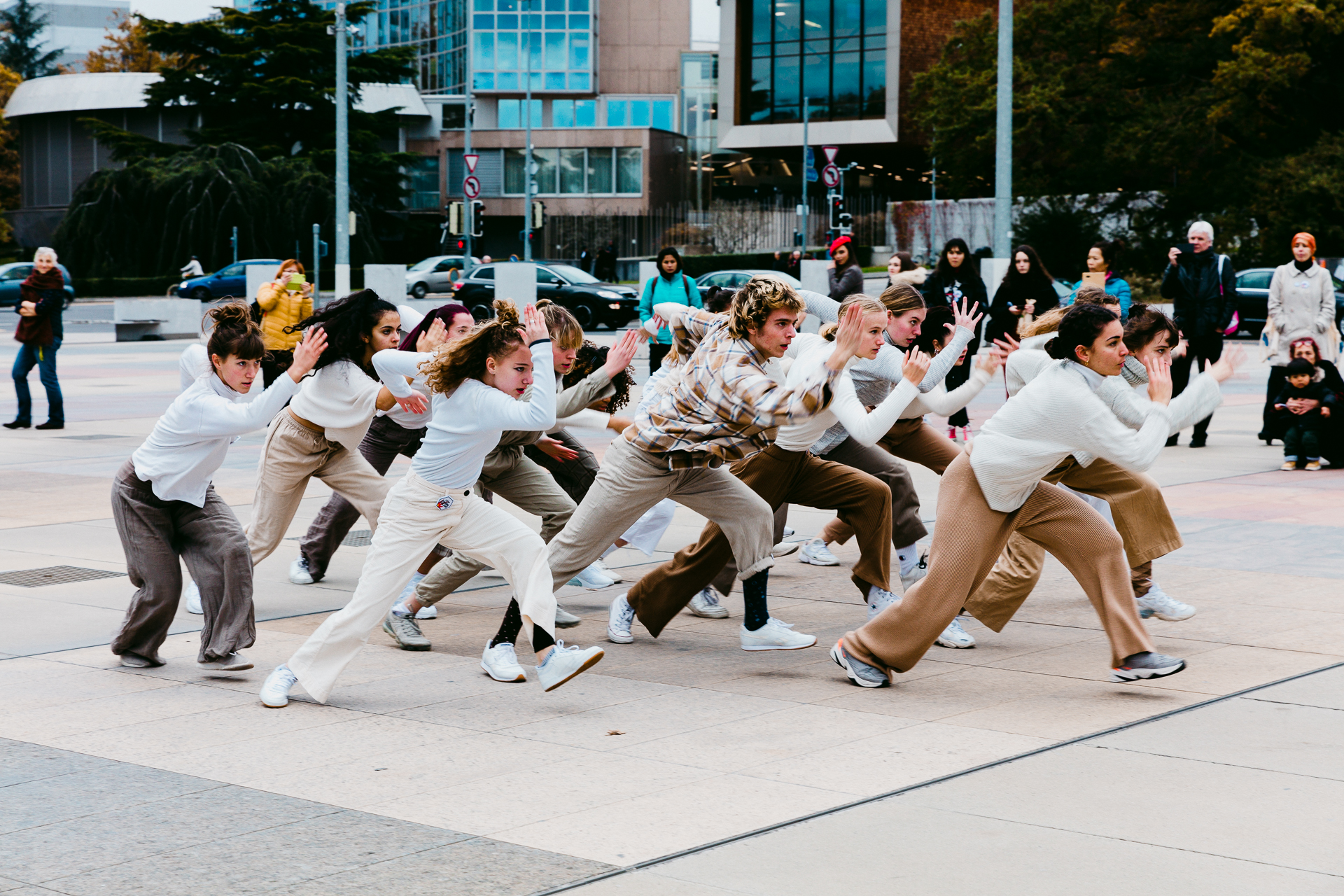 Stop Bombing - Performance des élèves de danse. - Centre de formation ...